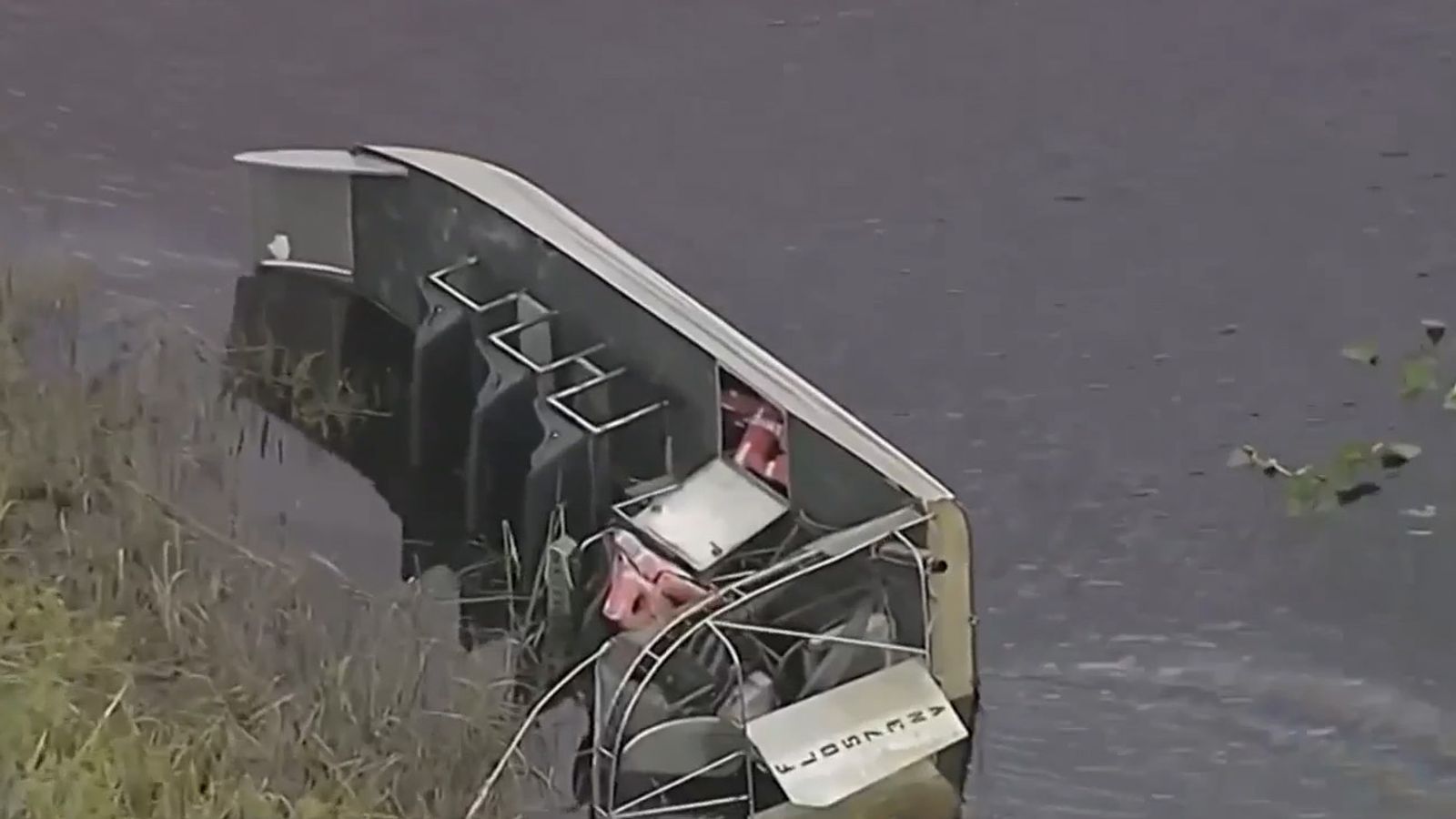 Florida Everglades boat tour overturns in alligator-infested waters ...