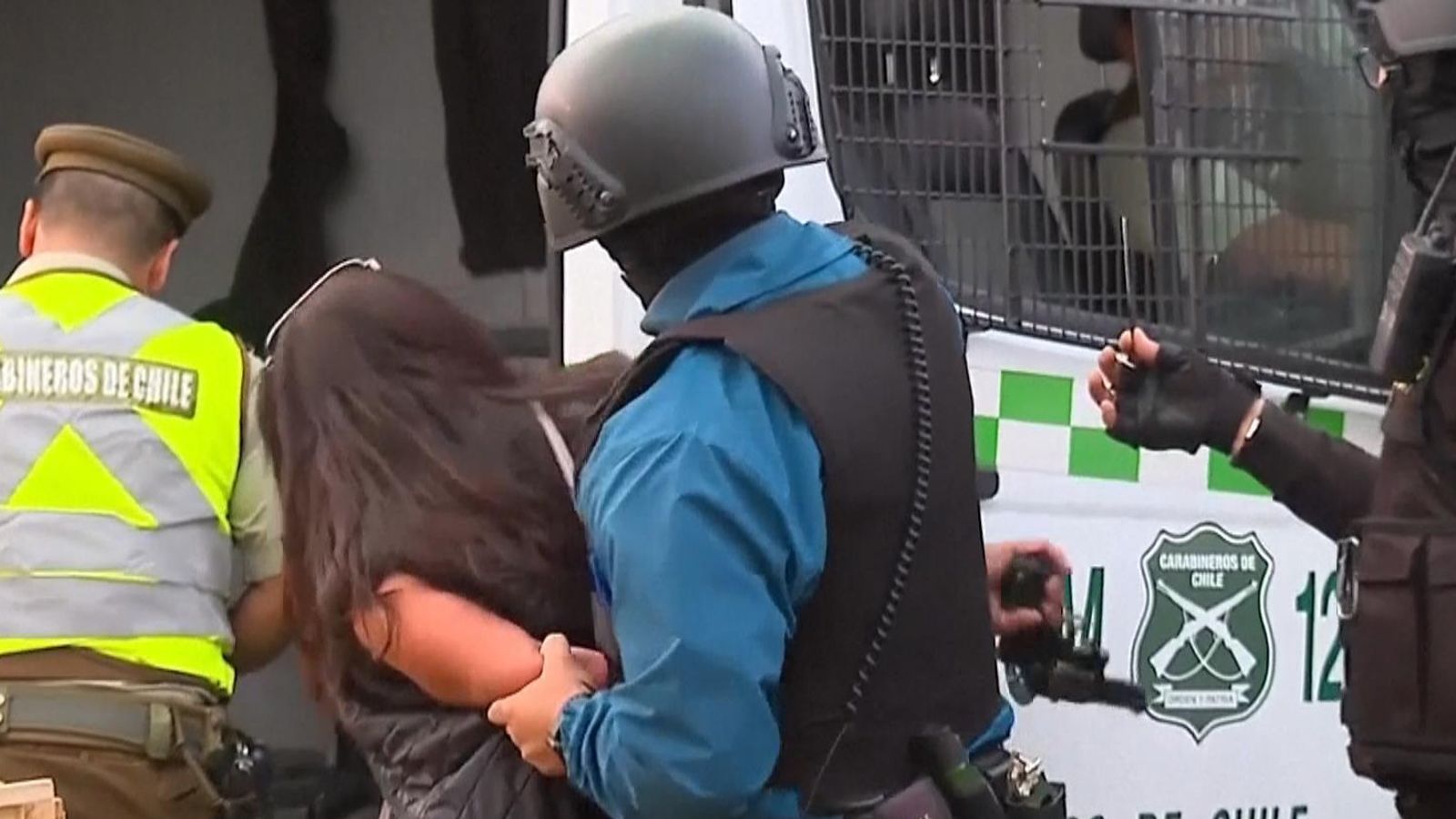 Chile: Moment woman steals gun from guard during arrest and opens fire ...