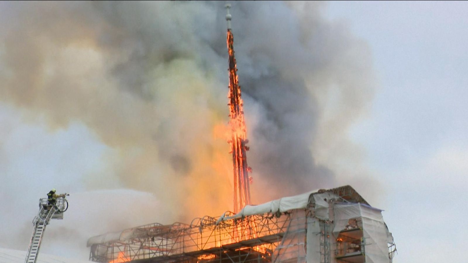 Fire at Copenhagen's Old Stock Exchange building | News UK Video News ...