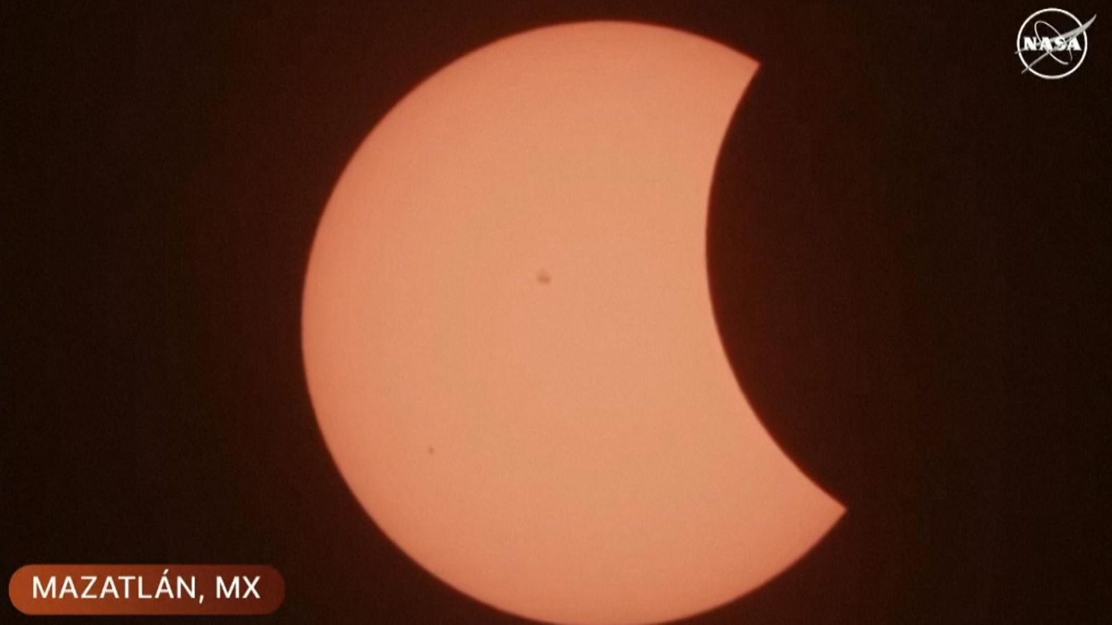 US: First views of the solar eclipse across North America | World News ...