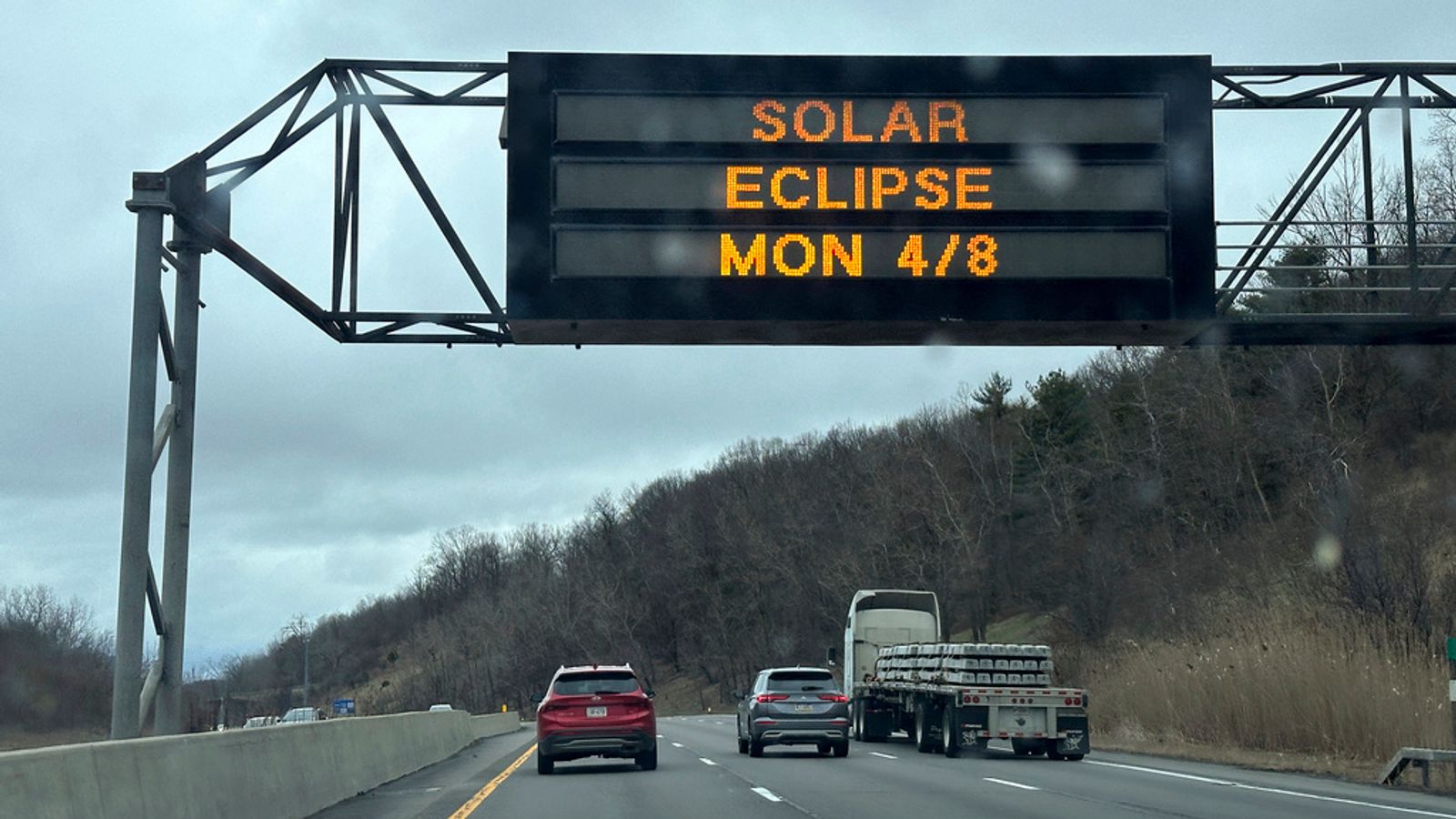 Total solar eclipse: How cloud cover could cause chaos as thousands of ...