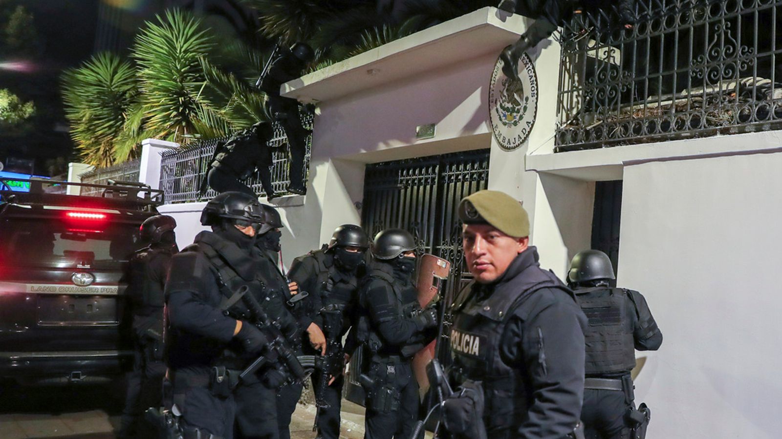 Jorge Glas Ecuadorian Police Break Into Mexican Embassy In Quito To