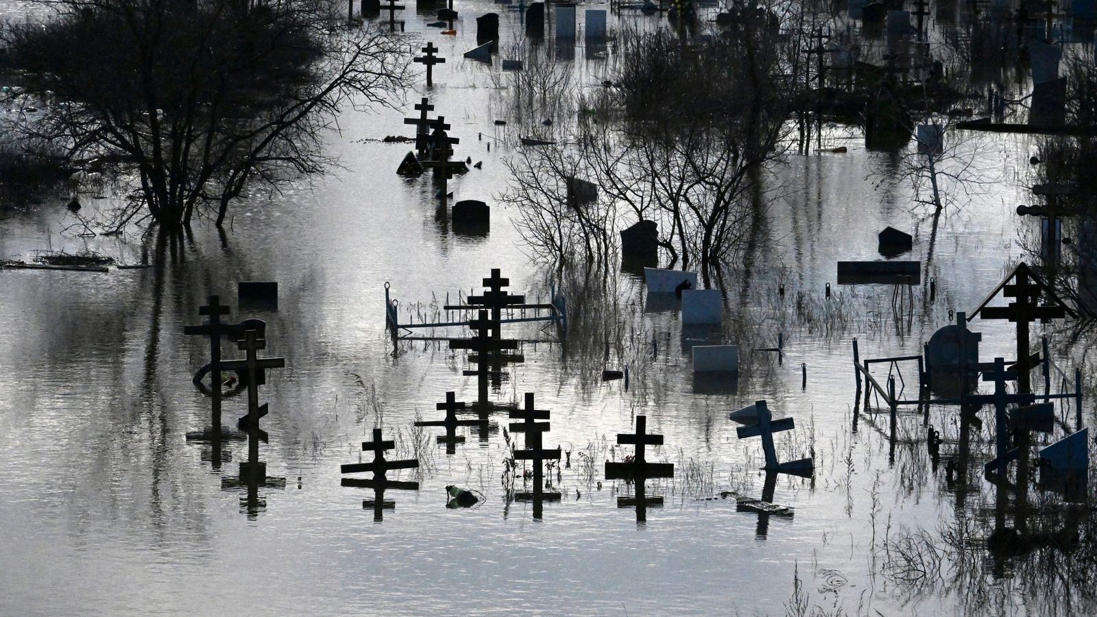 Russia and Kazakhstan floods: More than 100,000 people evacuated in ...