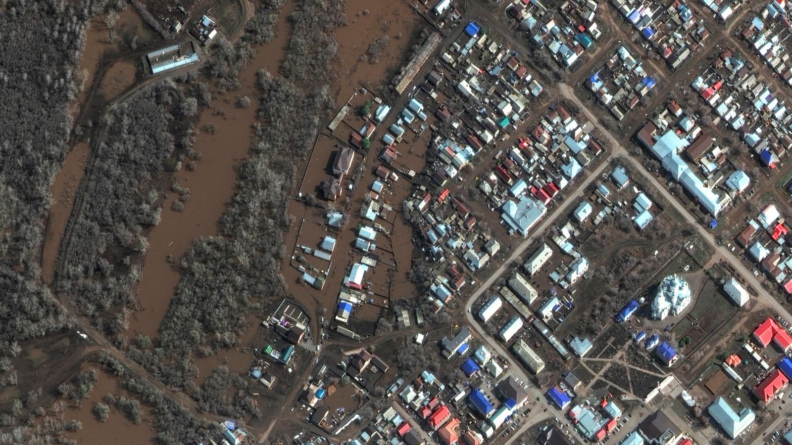 Russia and Kazakhstan floods: More than 100,000 people evacuated in ...