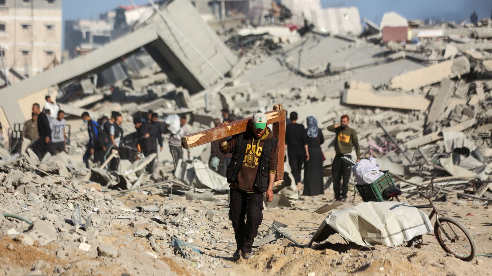 Middle East latest: 'Total destruction' reported at Gaza's largest ...