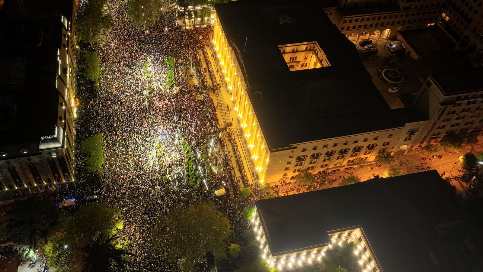 Georgians protest against 'Russian law' that will test the country's ...