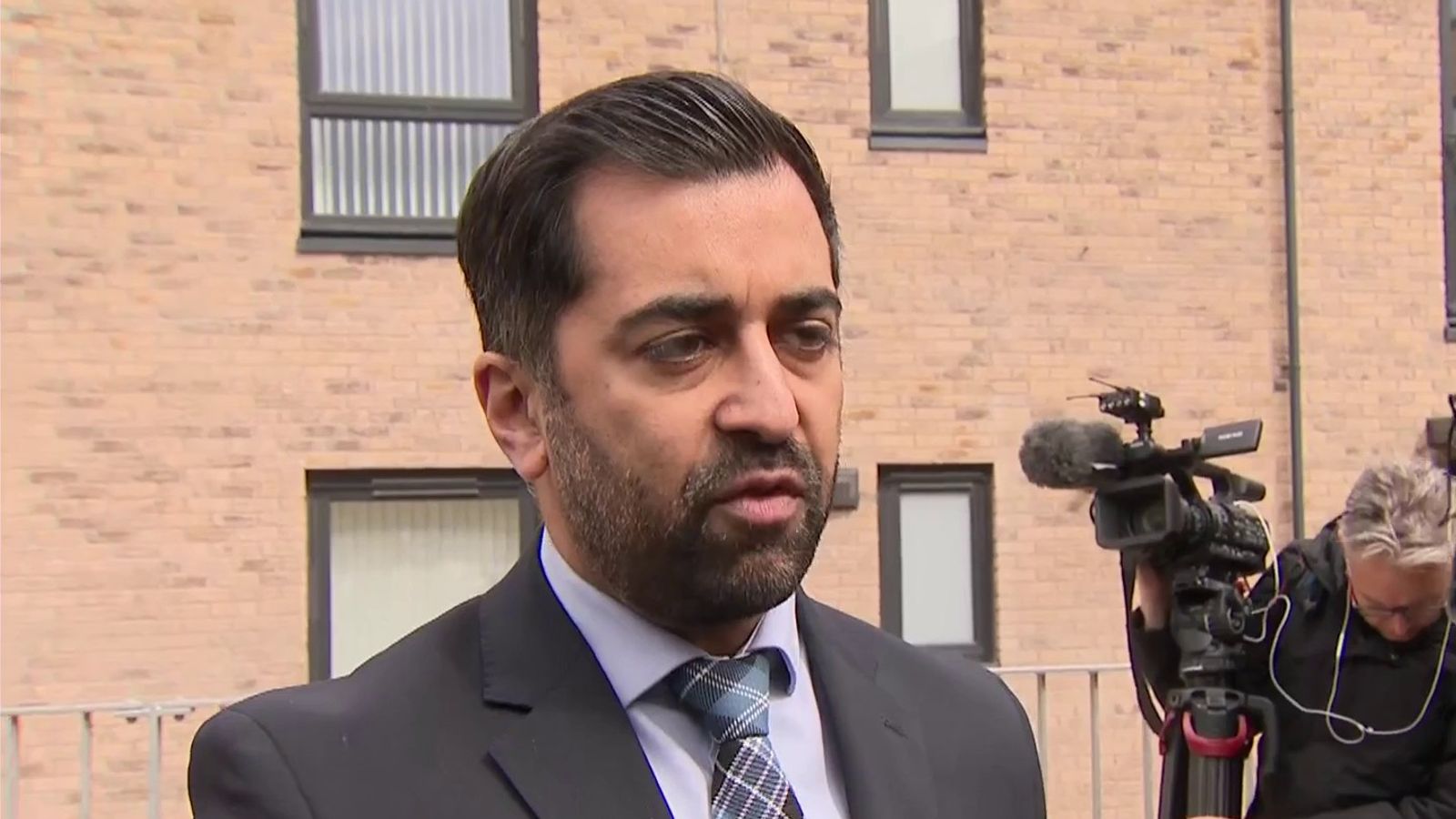 Humza Yousaf dismisses calls for his resignation | UK News | Sky News
