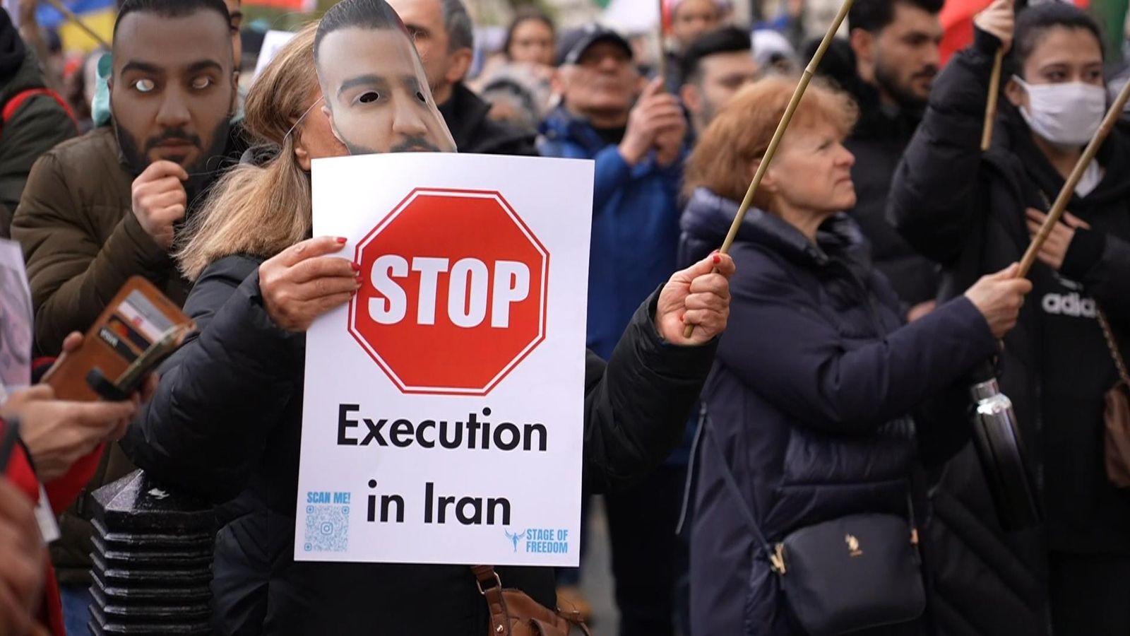 Toomaj Salehi: Iranian community protests against death sentence for ...