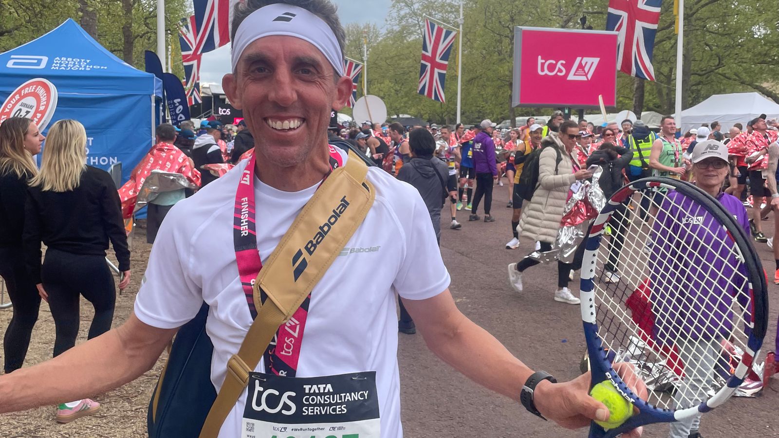 London Marathon runners break 44 records - as host of famous faces ...