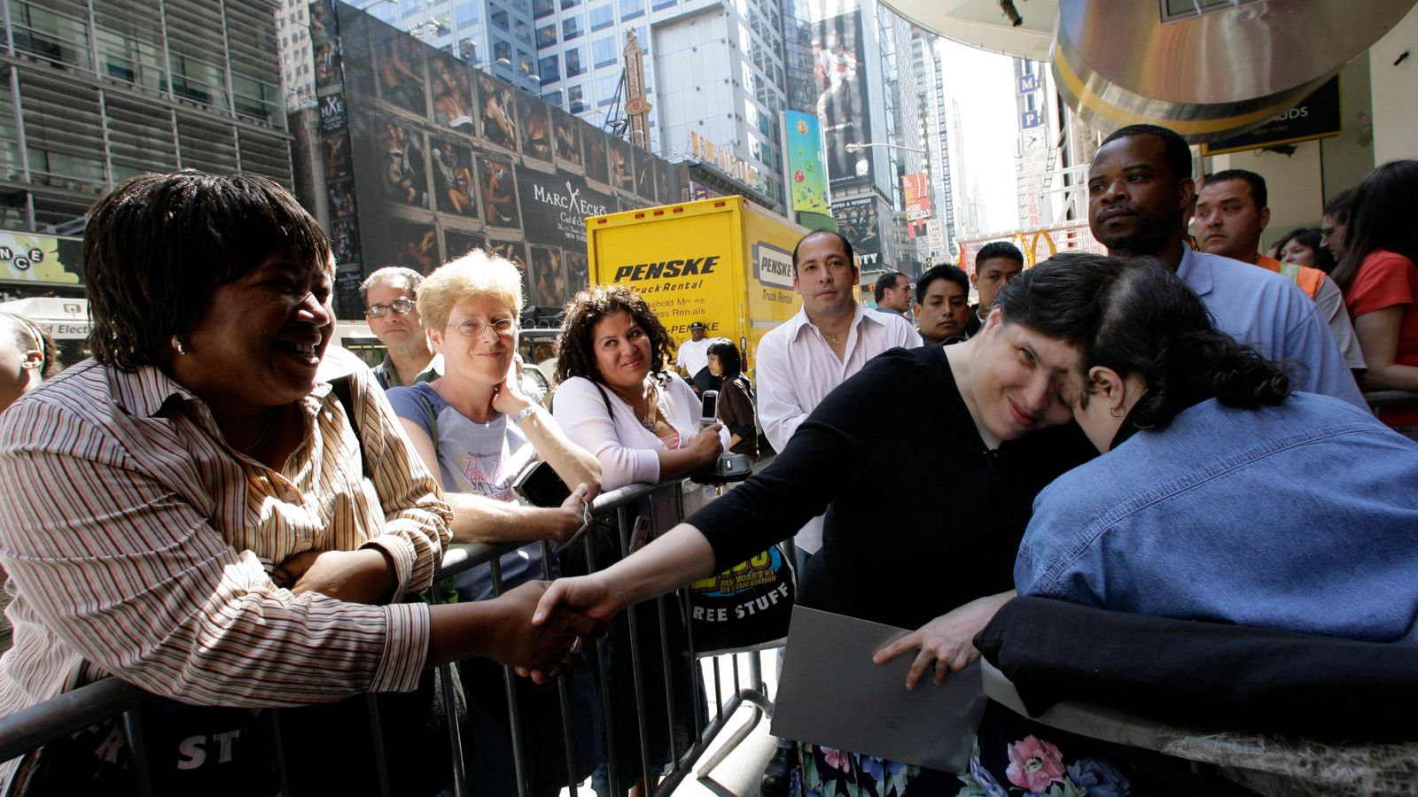 World's oldest conjoined twins Lori and George Schappell die aged 62 ...