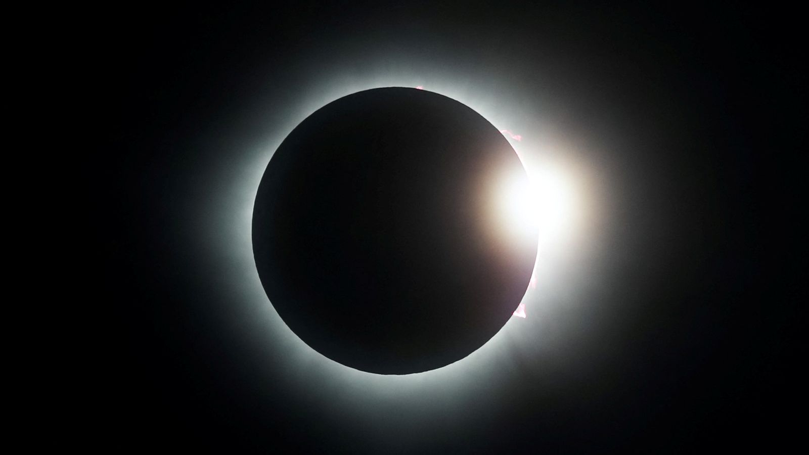 Total solar eclipse plunges parts of Mexico, US and Canada into ...