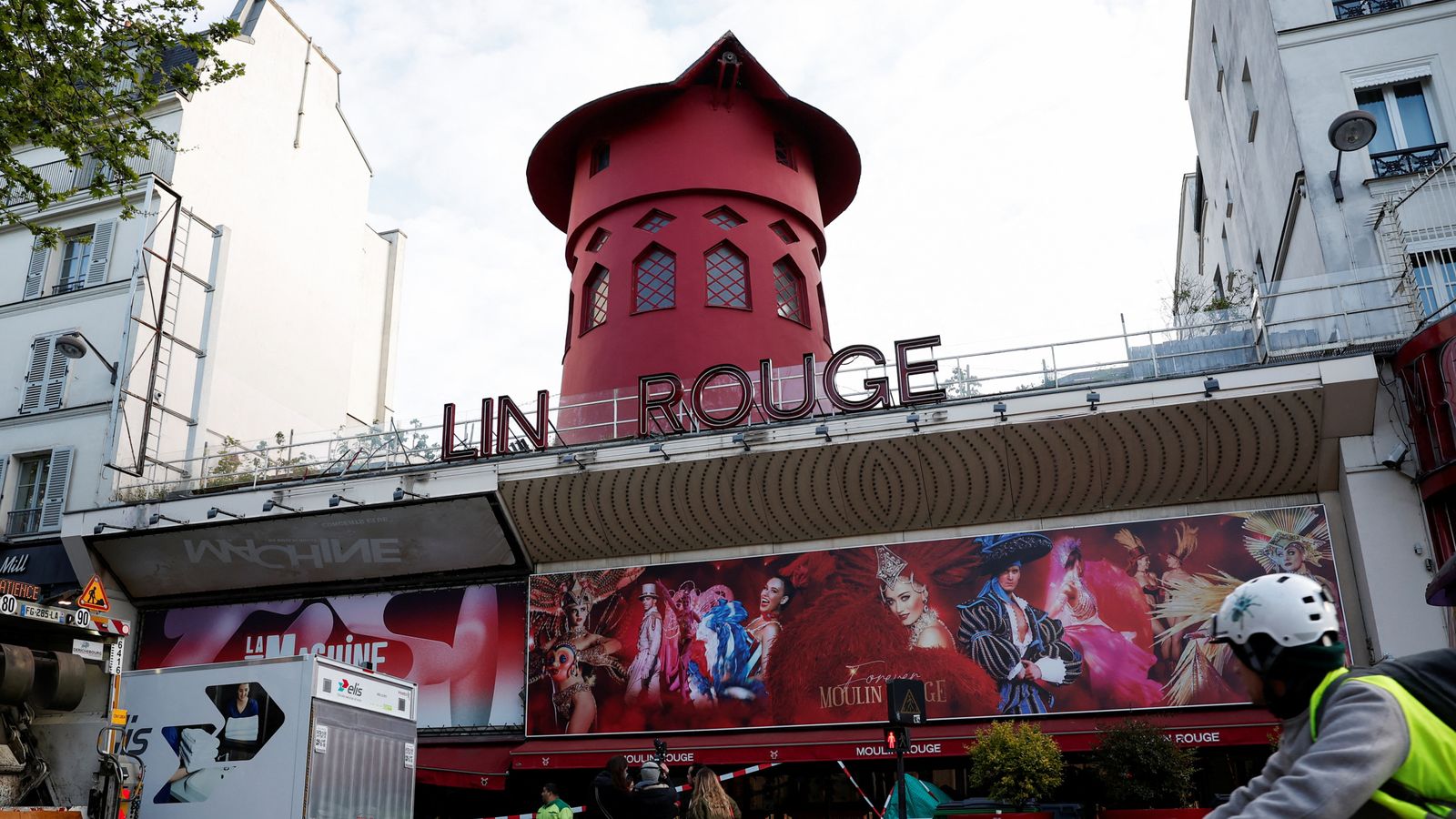 Moulin Rouge windmill restored after collapse - in time for Olympics ...