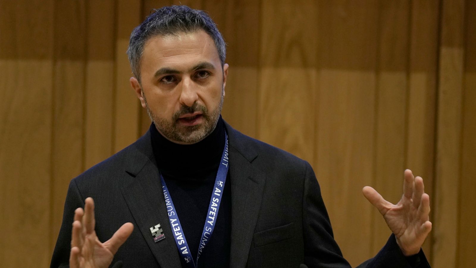 Microsoft looking for 'exceptional individuals' to work at new AI hub ...