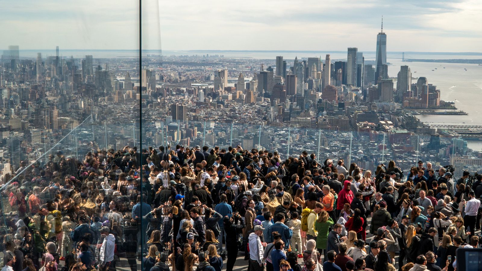 Total solar eclipse plunges stretch of North America into darkness ...