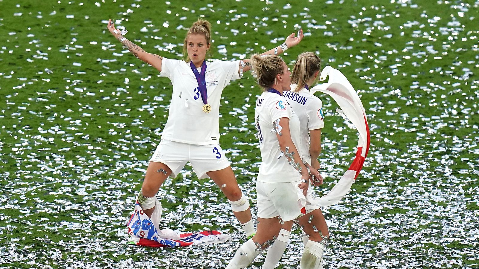 Rachel Daly: History-making England footballer retires from ...