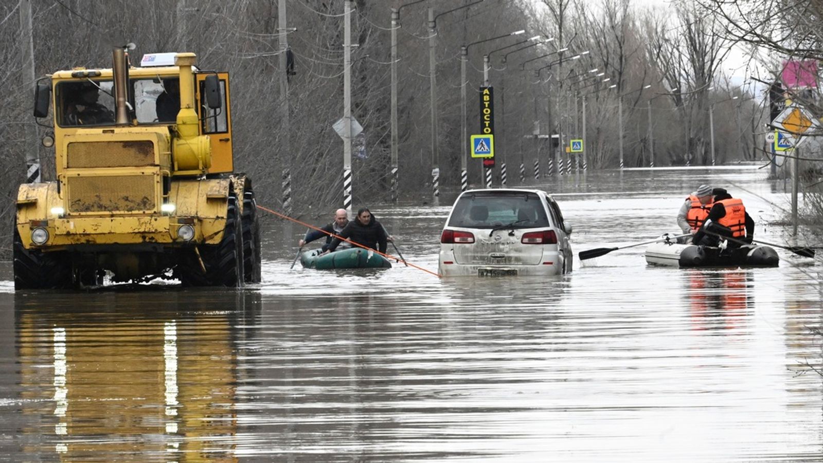 Russia floods: Thousands forced to flee homes after melting snow ...
