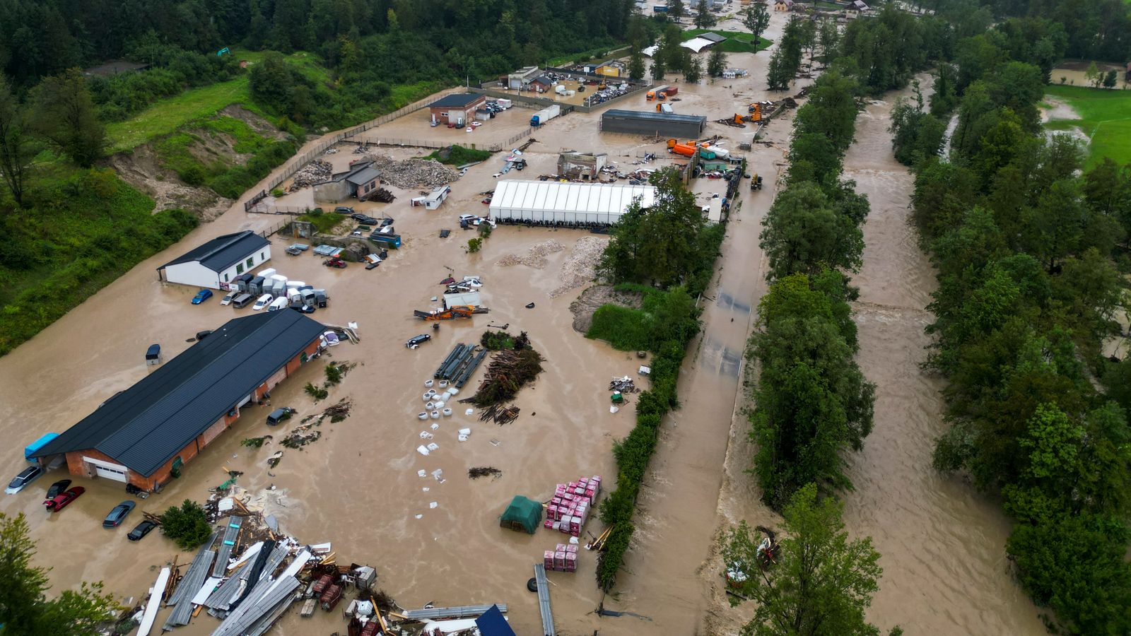 Heatwaves, floods and wildfires - an 'exceptional year' of extreme ...