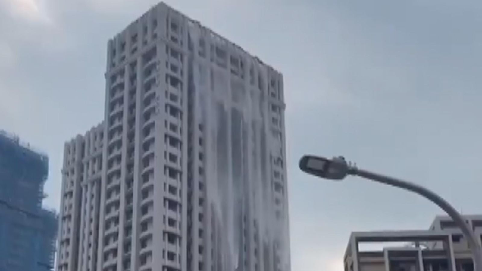 Rooftop pool water spills down side of skyscraper during earthquake in ...