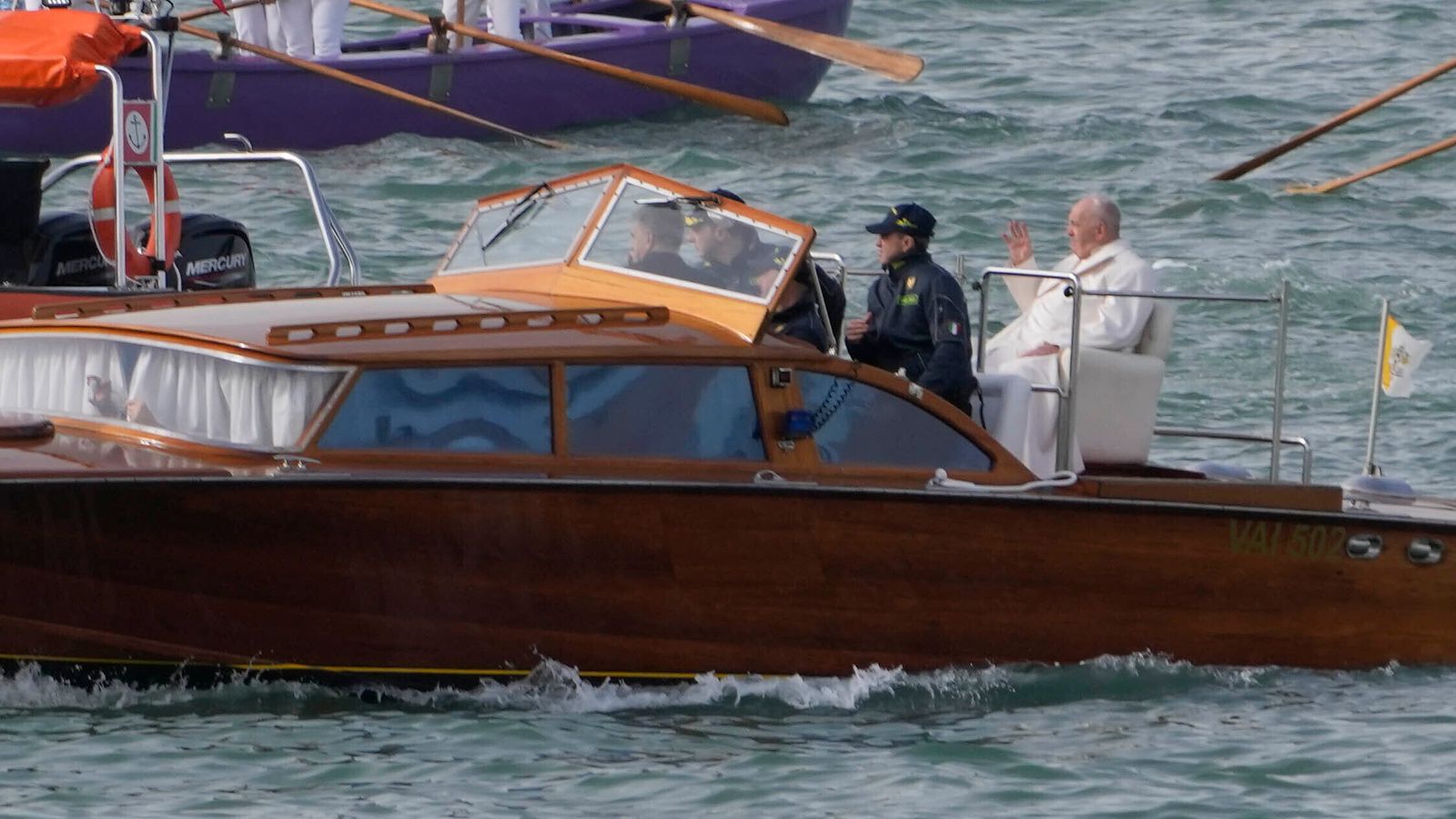 Pope swaps Popemobile for boat on visit to Venice Biennale art show ...