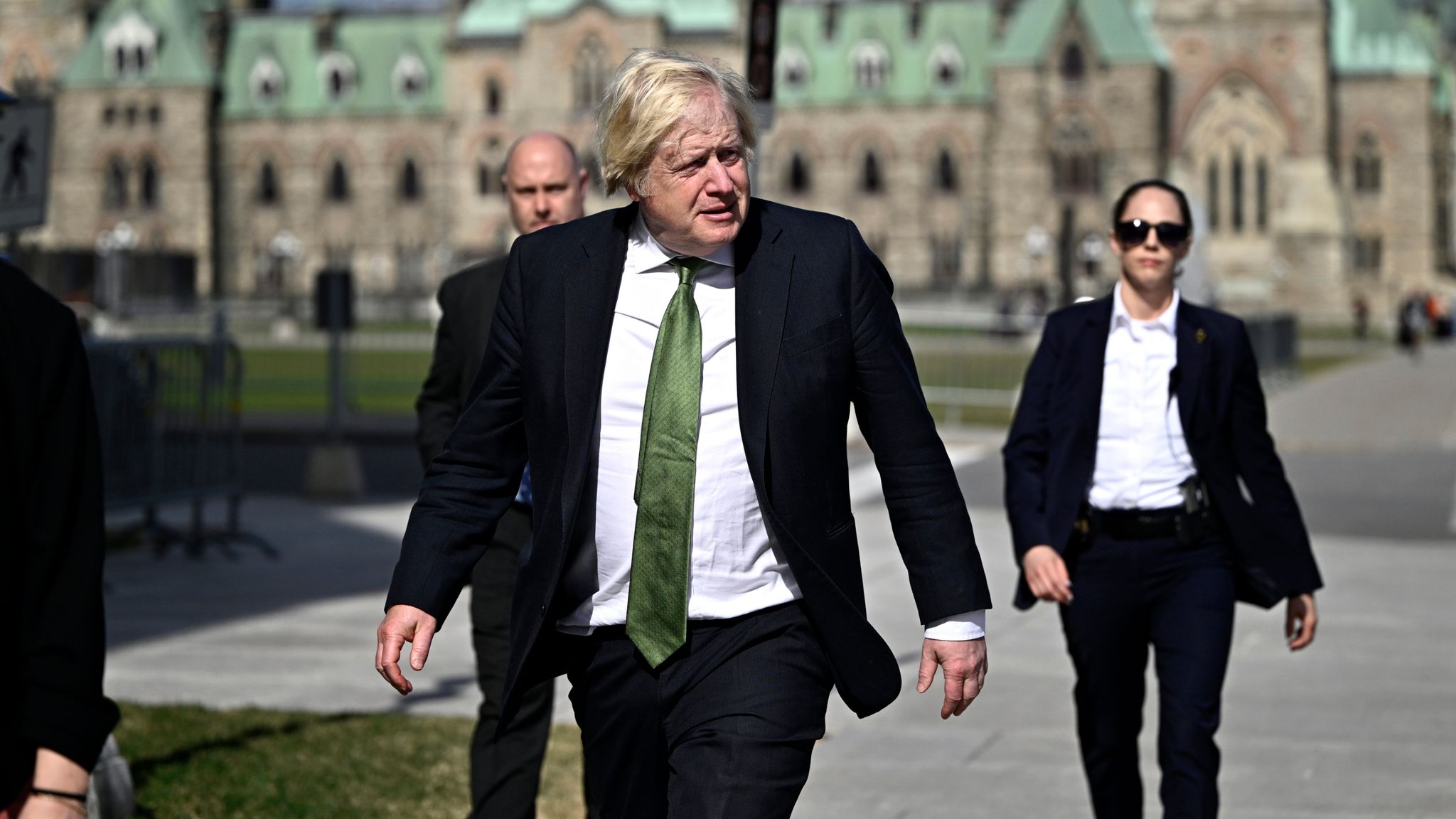 Boris Johnson brands Rishi Sunak's smoking crackdown 'nuts' | Politics ...