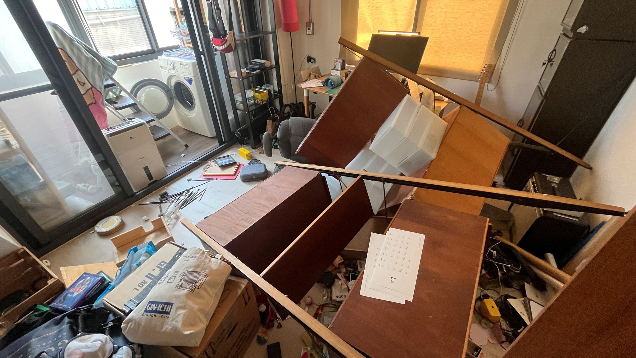 Taiwan: Scores trapped as video shows moment country hit by biggest ...