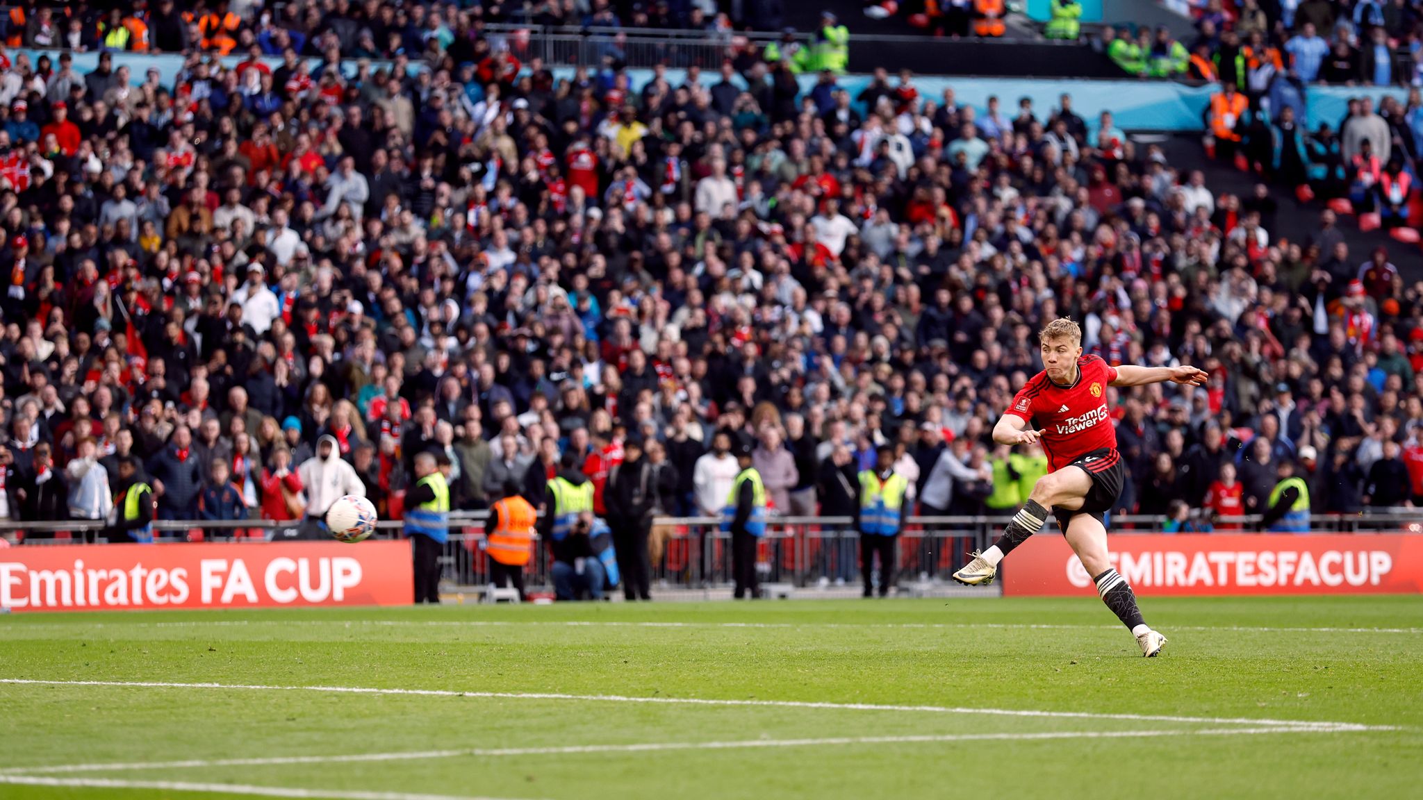 Heartbreak for Coventry City as they lose to Manchester United in ...