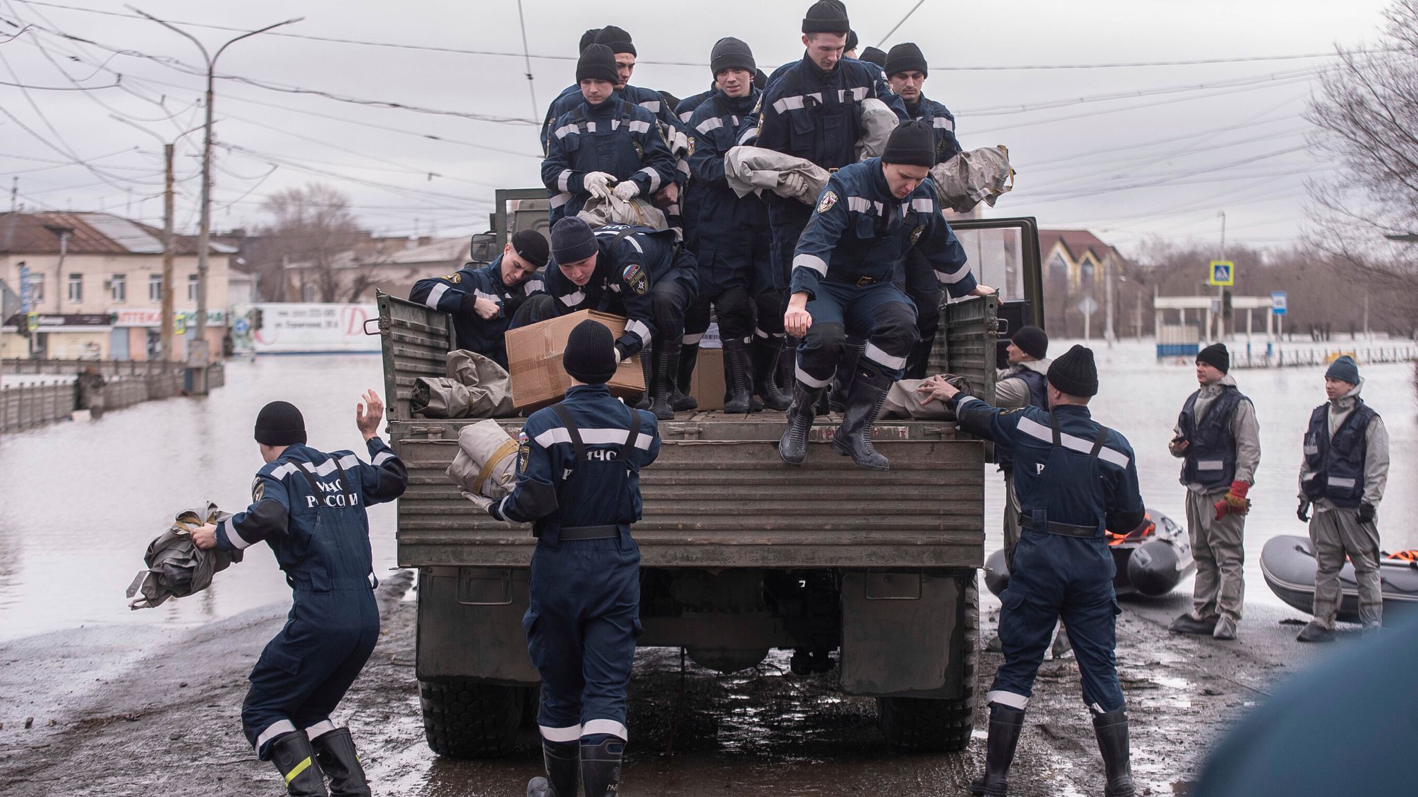 Russia and Kazakhstan floods: More than 100,000 people evacuated in ...