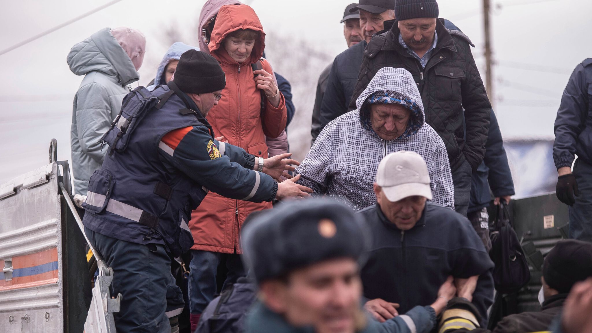 Russia and Kazakhstan floods: More than 100,000 people evacuated in ...