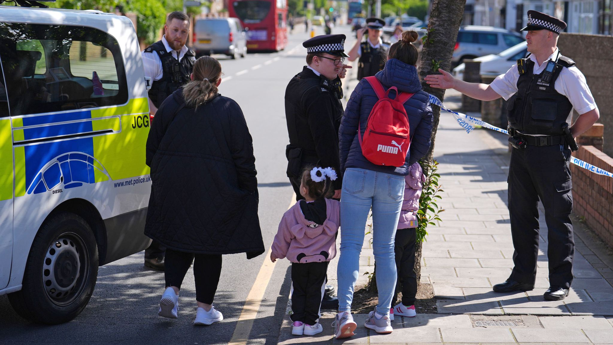 Hainault sword attack: Witnesses heard 'screams and shrieking' and saw ...