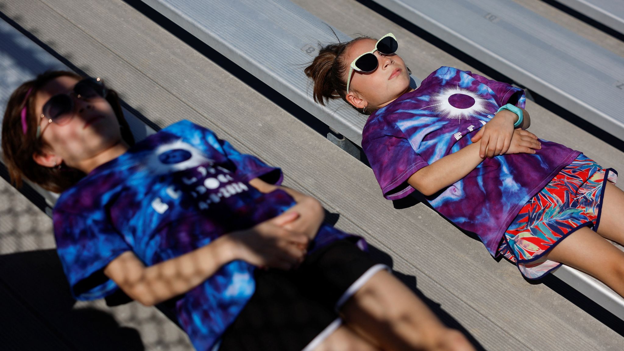 Total solar eclipse plunges stretch of North America into darkness ...