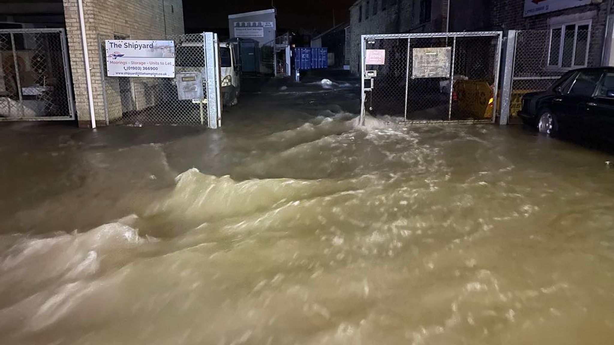 'Scary' West Sussex flooding: Rescuers warn public to 'get to high ...