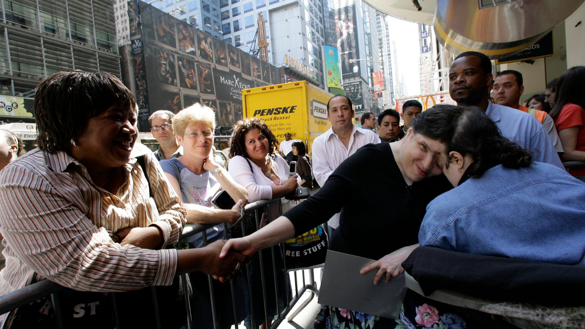 World's oldest conjoined twins Lori and George Schappell die aged 62 ...