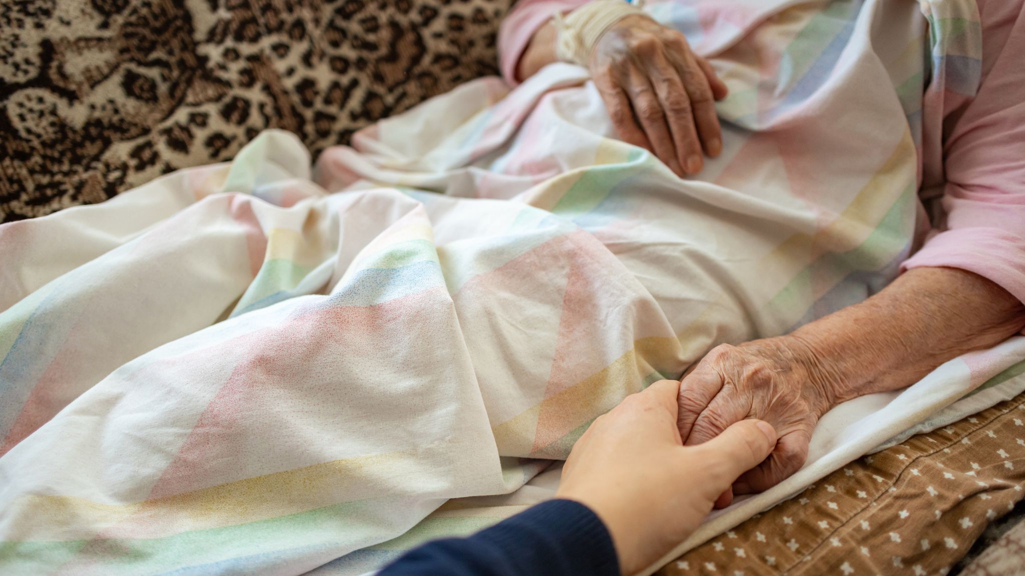 Poorer people dying increasingly younger than richer people as 'dismal ...