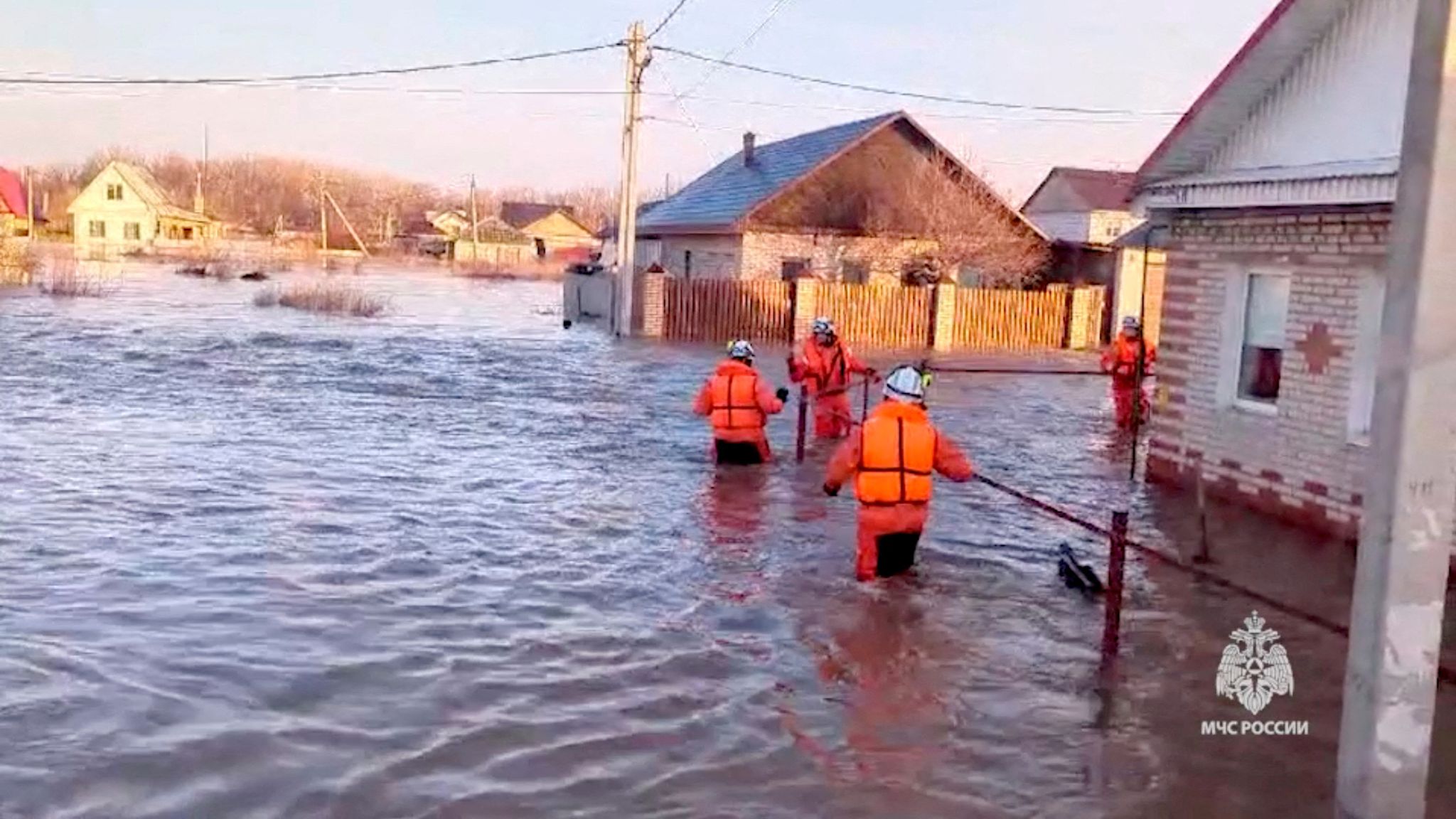 Russia floods: Thousands forced to flee homes after melting snow ...