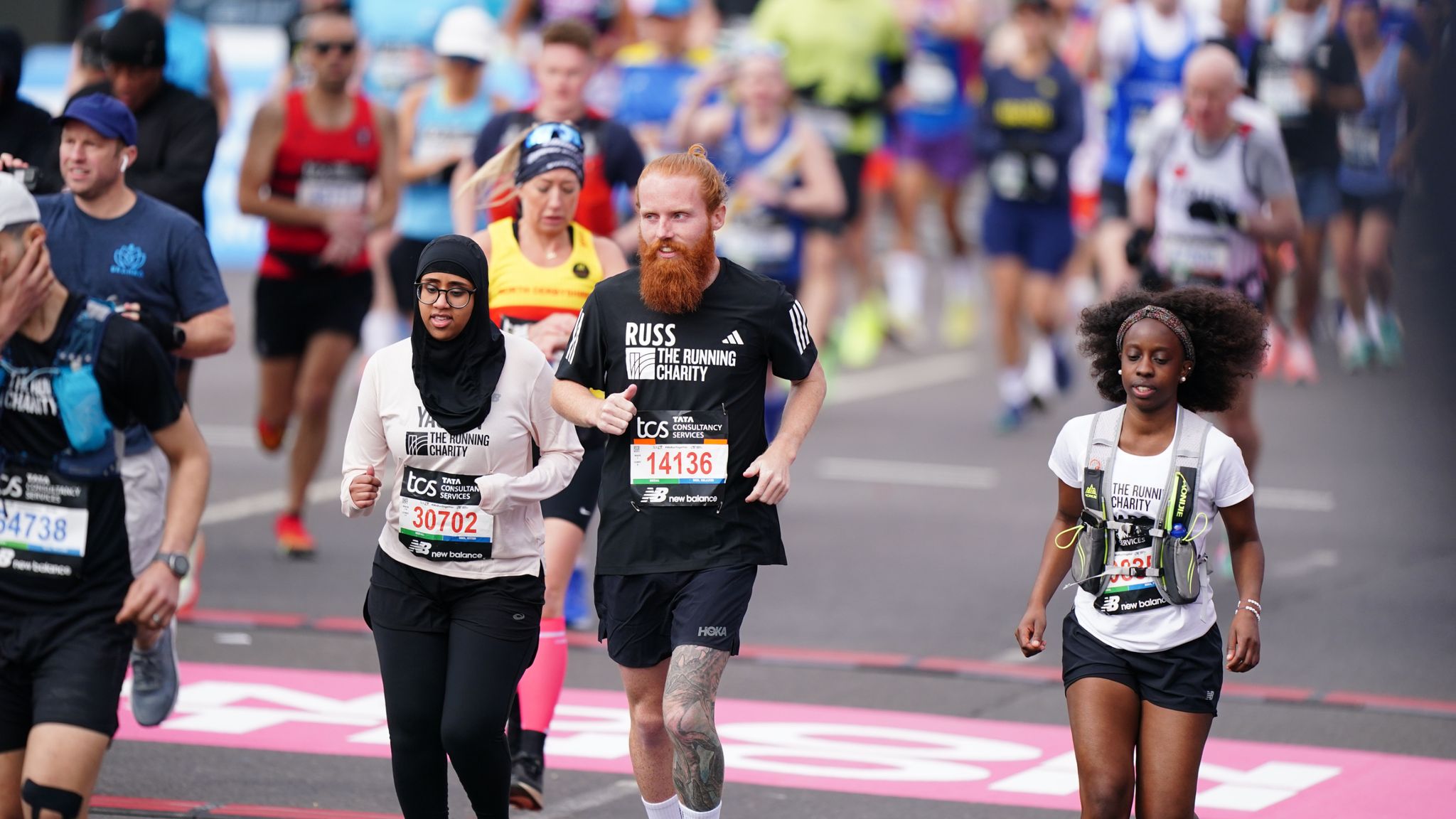 London Marathon runners break 44 records - as host of famous faces ...