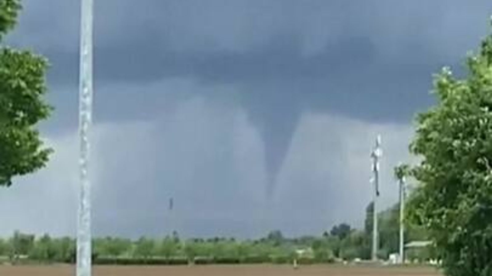 Tornado spotted following strong winds and torrential rain in Veneto ...
