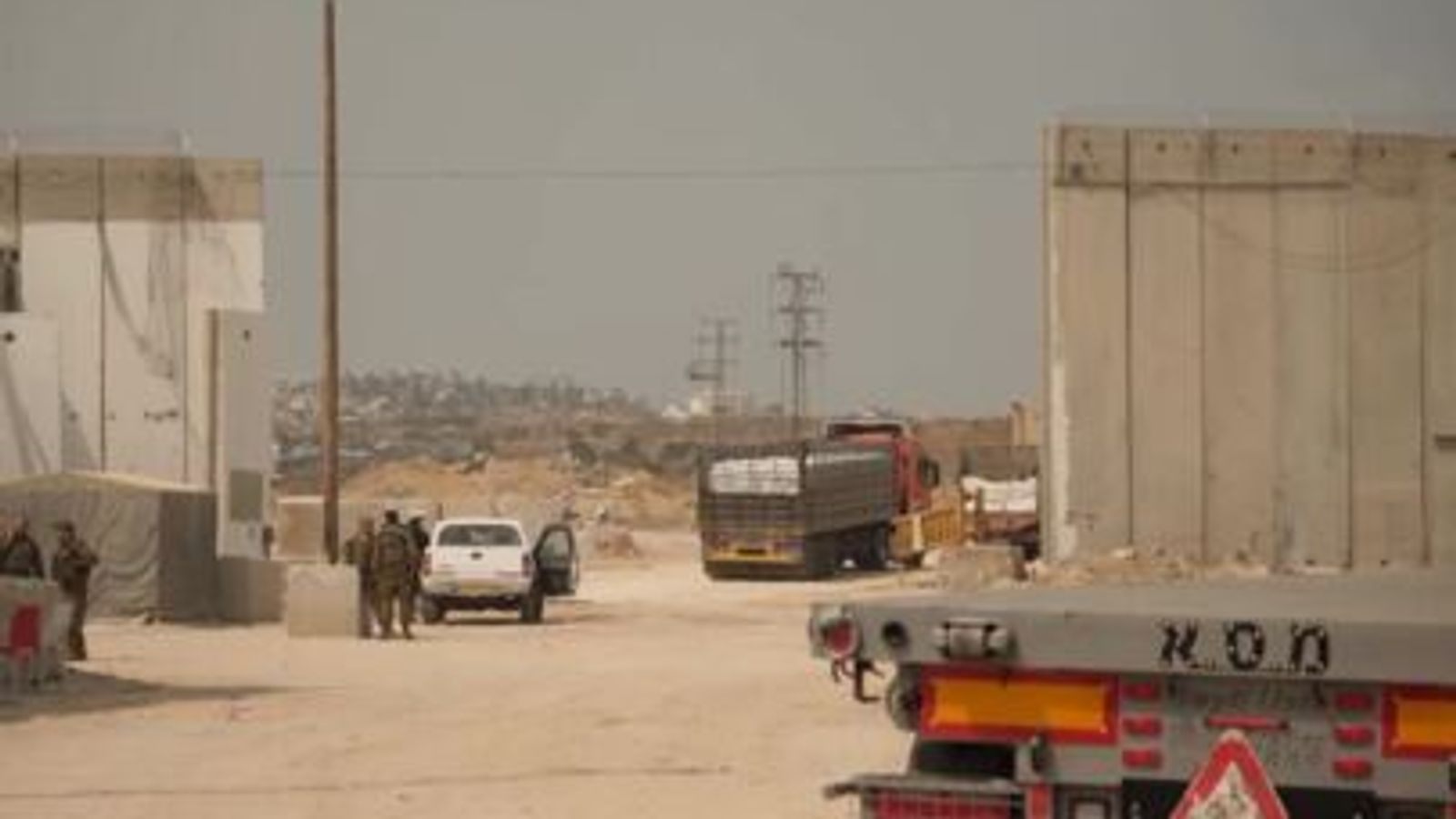 Erez Crossing between Israel and Gaza opens for aid | World News | Sky News