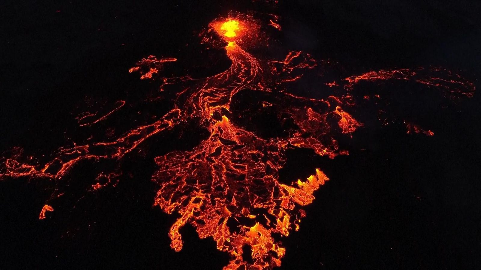 Iceland: Blue Lagoon evacuated after volcanic eruption near Grindavík ...