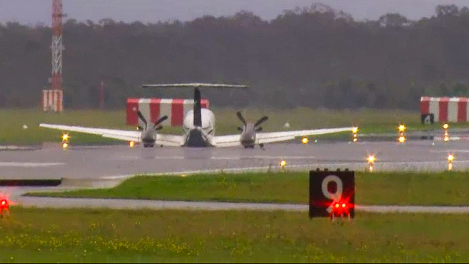 Plane touches down safely without landing gear after circling ...
