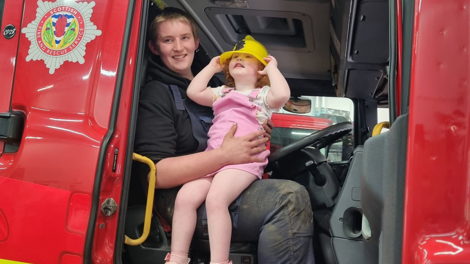 Two-year-old girl from Scotland saved her neighbours from flat fire ...