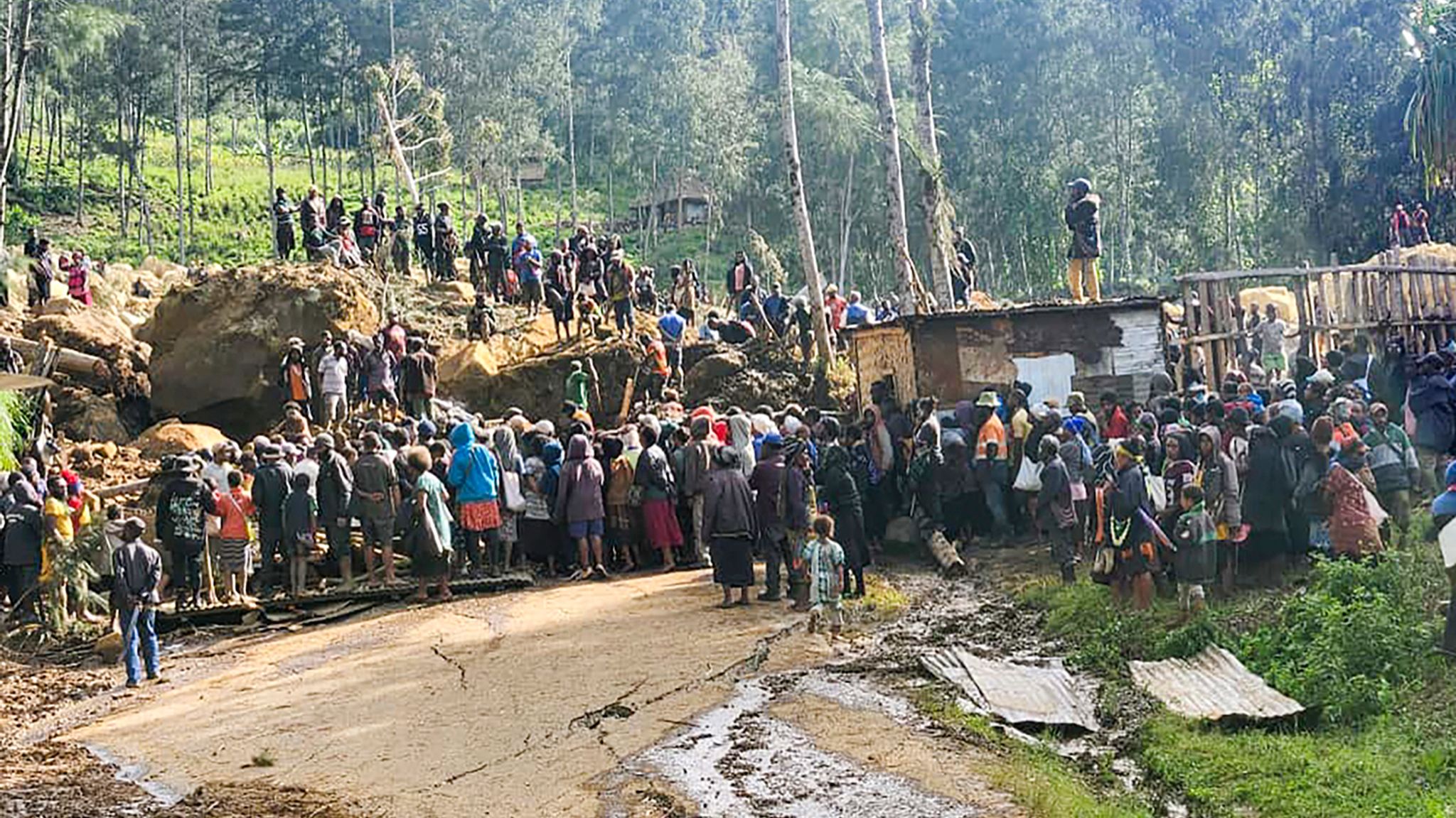 Papua New Guinea: More than 2,000 people buried alive in landslide - as ...