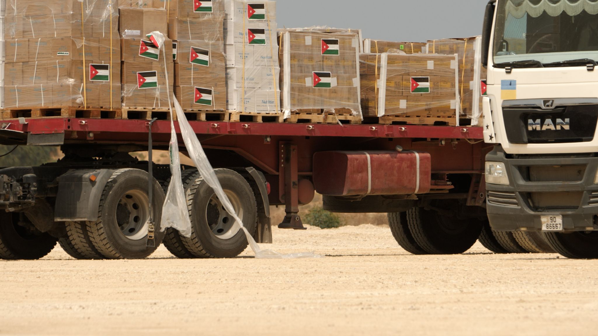 Aid passing through Gaza's 'lifeline' northern crossing at Erez for ...