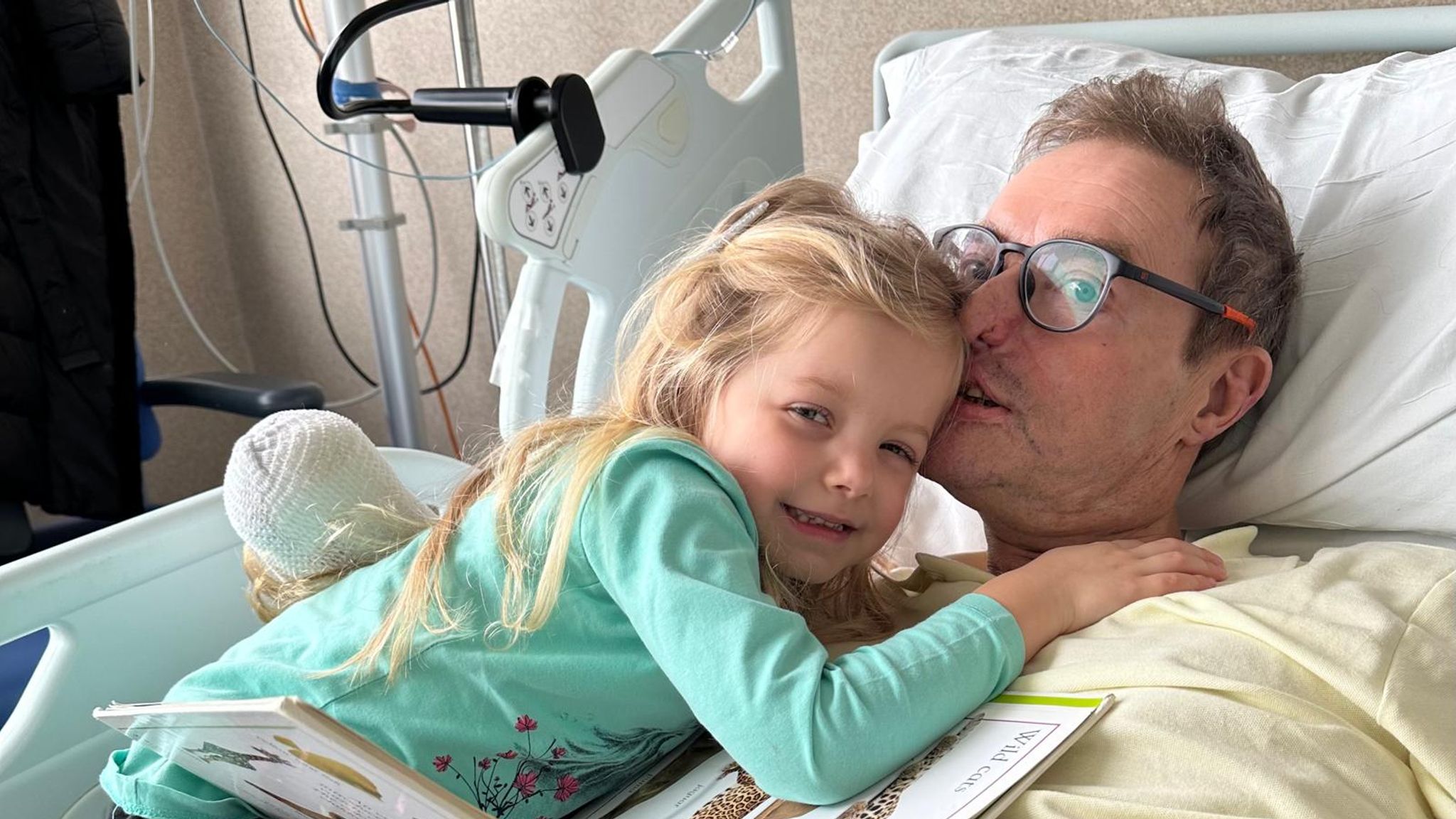 Craig Mackinlay: Standing ovation for MP who had hands and feet ...