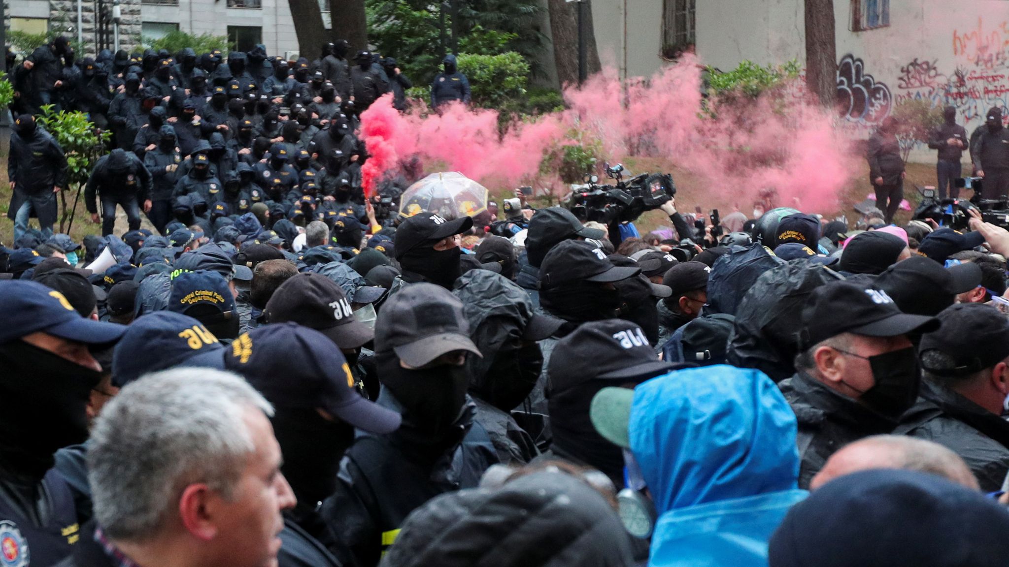 Georgia: Tense standoff on streets of Tbilisi as protesters try to ...