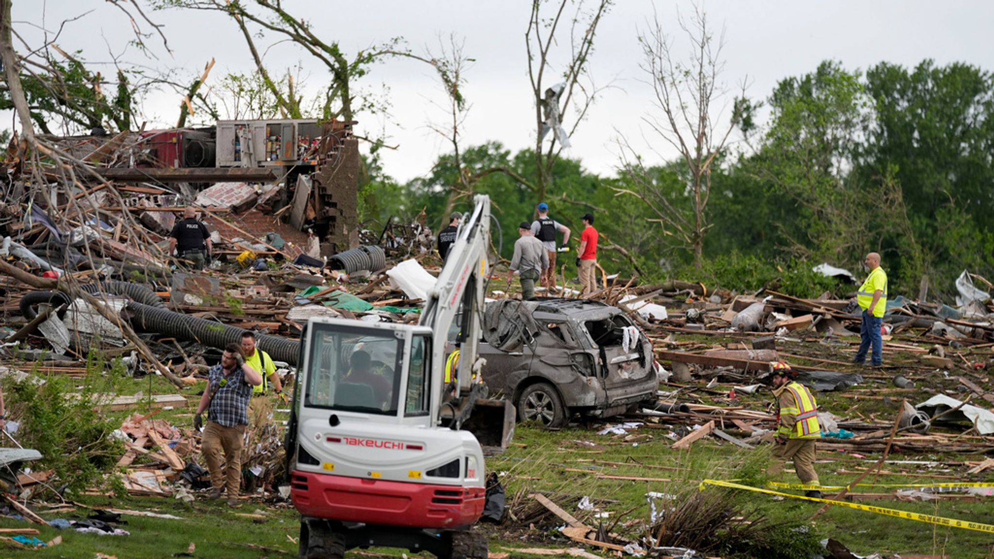 Iowa town flattened as tornadoes cause fatalities and devastation in US ...