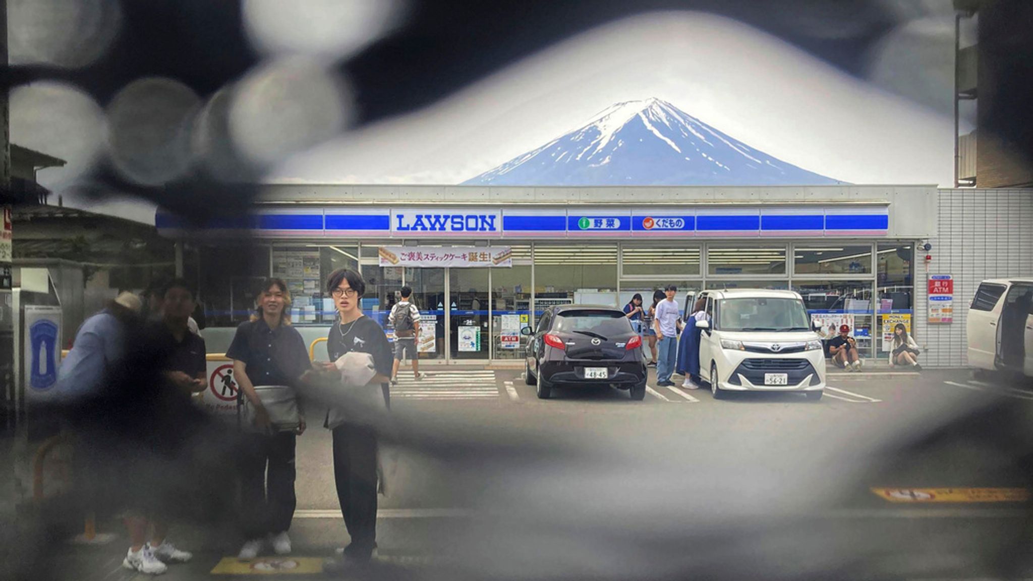 Japan: Holes found in huge black screen put up to stop tourists taking ...