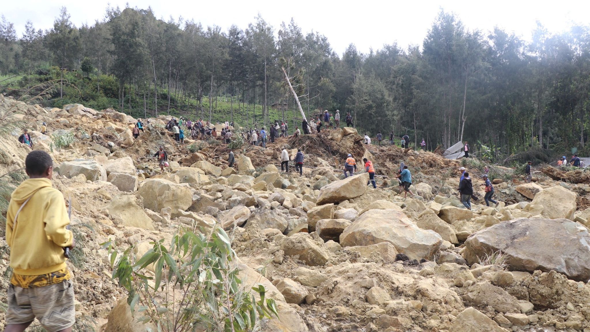 Papua New Guinea: More than 2,000 people buried alive in landslide - as ...