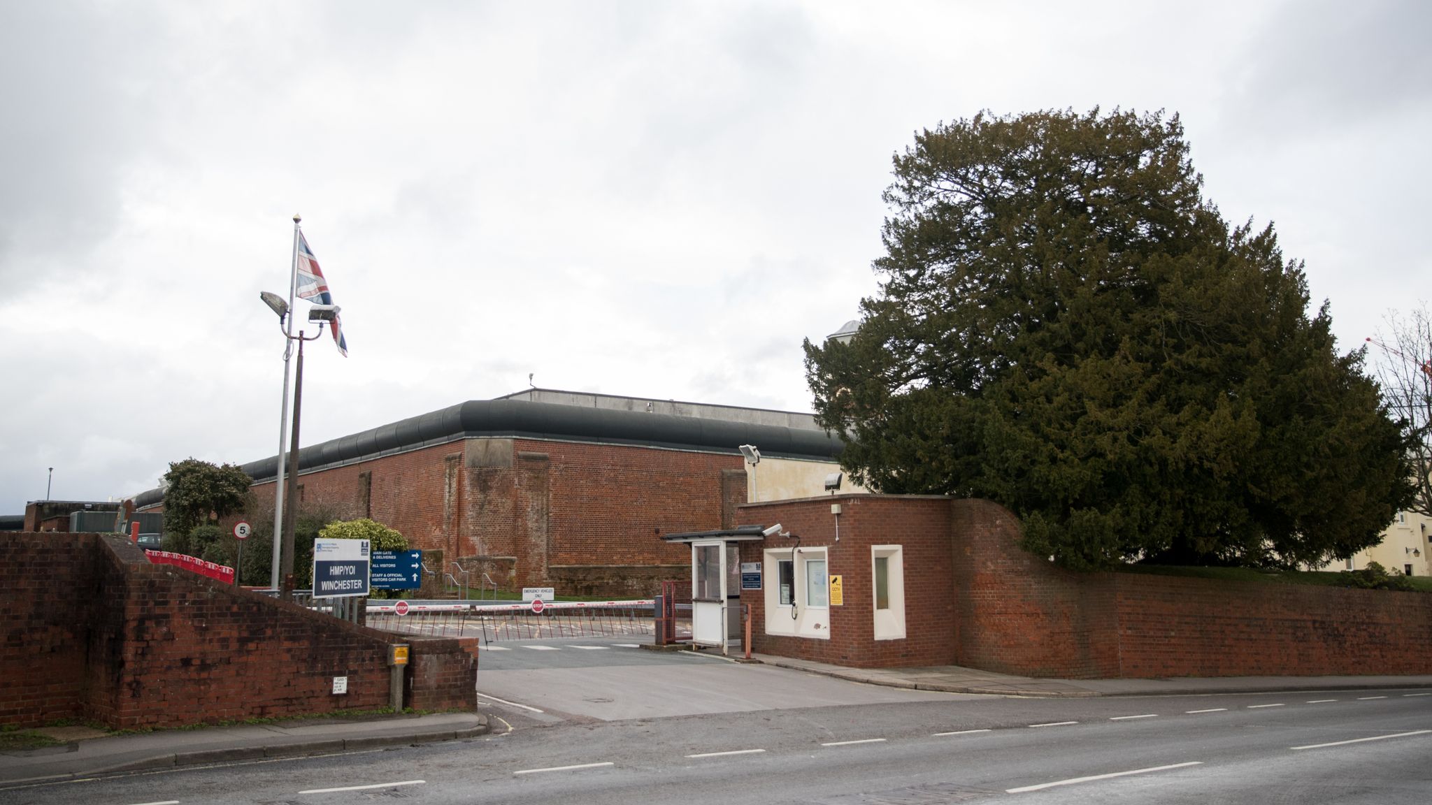 Inmates at Winchester prison dug through walls with plastic cutlery ...