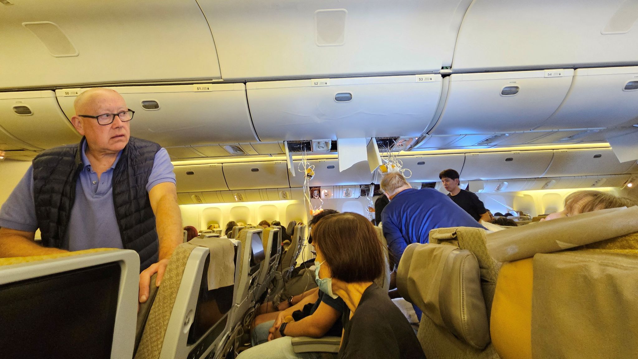 Singapore Airlines: British man dies in severe turbulence as flight ...