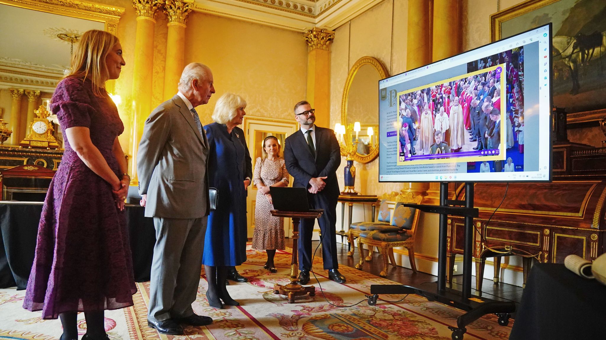 King praises artists who worked on Coronation document, telling them ...